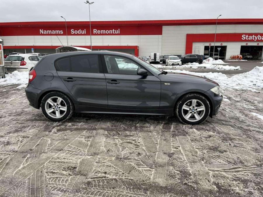 Grey BMW 120 2007 in Vilnius, with an engine capacity of 2.00 L and mileage of 243 thousand km for 3600 €, photo 4 on AUTOMOTO.COM.LV
