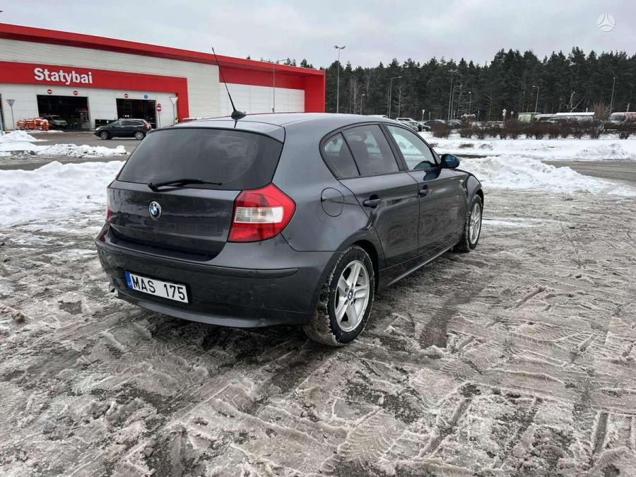 Grey BMW 120 2007 in Vilnius, with an engine capacity of 2.00 L and mileage of 243 thousand km for 3600 €, photo 5 on AUTOMOTO.COM.LV