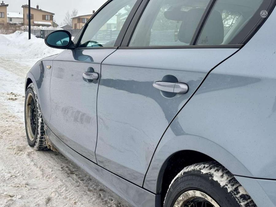 Grey BMW 120 2007 in Vilnius, with an engine capacity of 2.00 L and mileage of 244 thousand km for 2800 €, photo 4 on AUTOMOTO.COM.LV