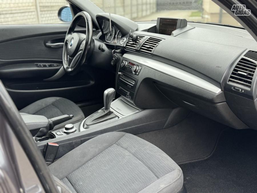 Grey BMW 120 2007 in Kaunas, with an engine capacity of 2.00 L and mileage of 263 thousand km for 3750 €, photo 12 on AUTOMOTO.COM.LV