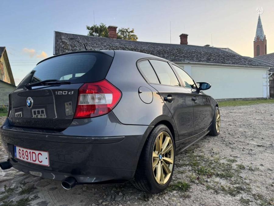 Pelēks BMW 120 2007 Kaišiadorys, ar dzinēja tilpumu 2.00 L un nobraukumu 228 tūkst. km par 3800 €, foto 5 vietnē AUTOMOTO.COM.LV