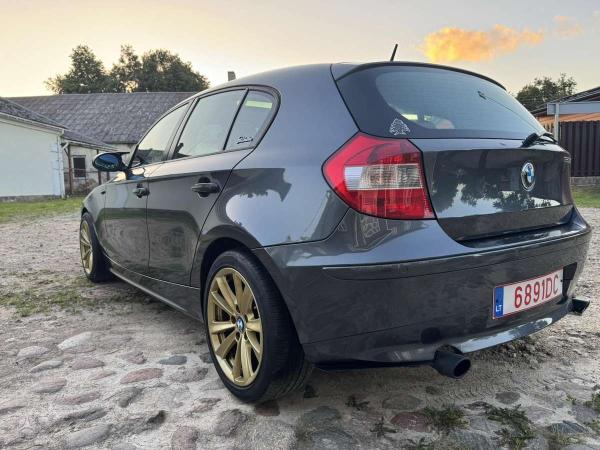 Pelēks BMW 120 2007 Kaišiadorys, ar dzinēja tilpumu 2.00 L un nobraukumu 228 tūkst. km par 3800 €, foto 6 vietnē AUTOMOTO.COM.LV