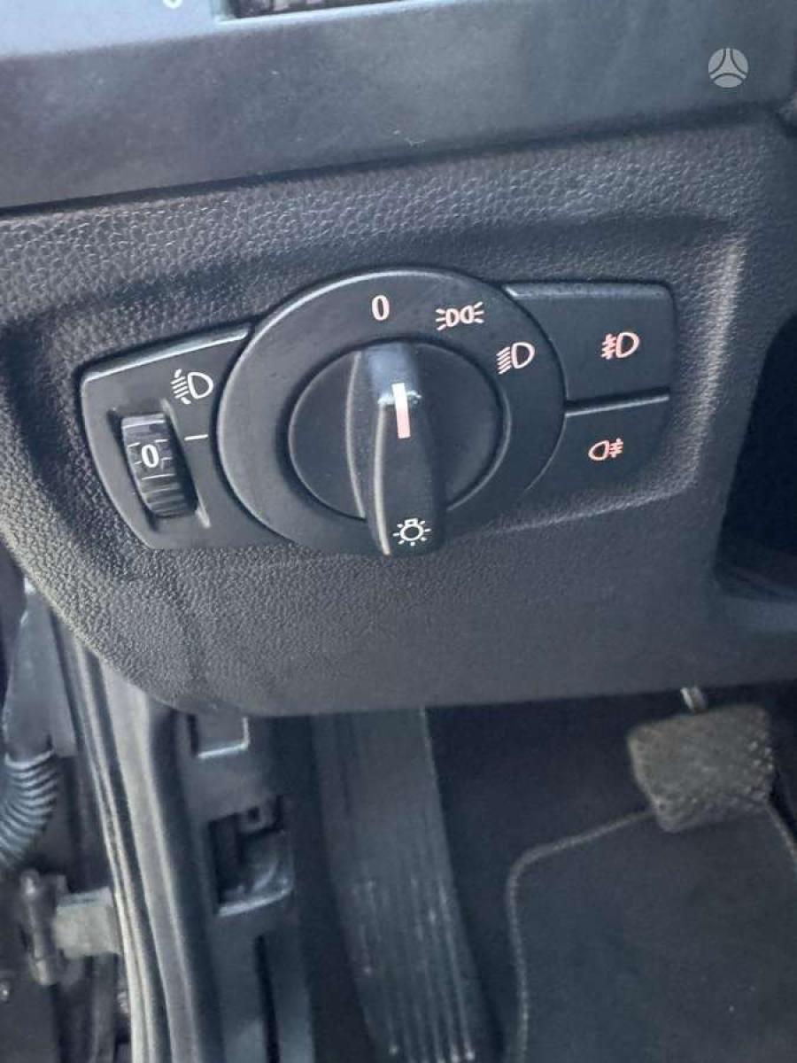 Pelēks BMW 120 2007 Kaišiadorys, ar dzinēja tilpumu 2.00 L un nobraukumu 228 tūkst. km par 3800 €, foto 18 vietnē AUTOMOTO.COM.LV