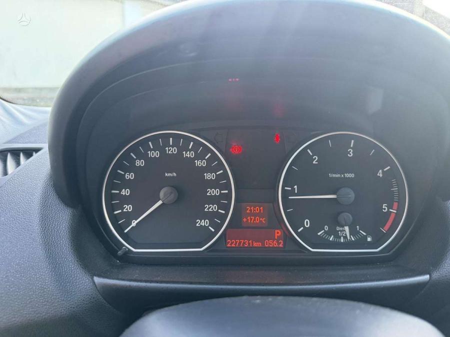 Pelēks BMW 120 2007 Kaišiadorys, ar dzinēja tilpumu 2.00 L un nobraukumu 228 tūkst. km par 3800 €, foto 20 vietnē AUTOMOTO.COM.LV