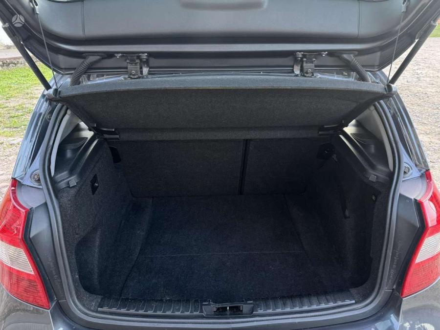 Pelēks BMW 120 2007 Kaišiadorys, ar dzinēja tilpumu 2.00 L un nobraukumu 228 tūkst. km par 3800 €, foto 21 vietnē AUTOMOTO.COM.LV