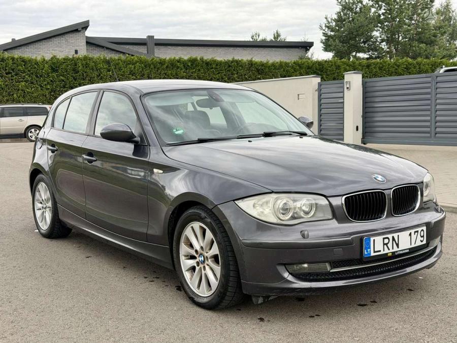 Grey BMW 120 2007 in Vilnius, with an engine capacity of 2.00 L and mileage of 300 thousand km for 3150 €, photo 1 on AUTOMOTO.COM.LV