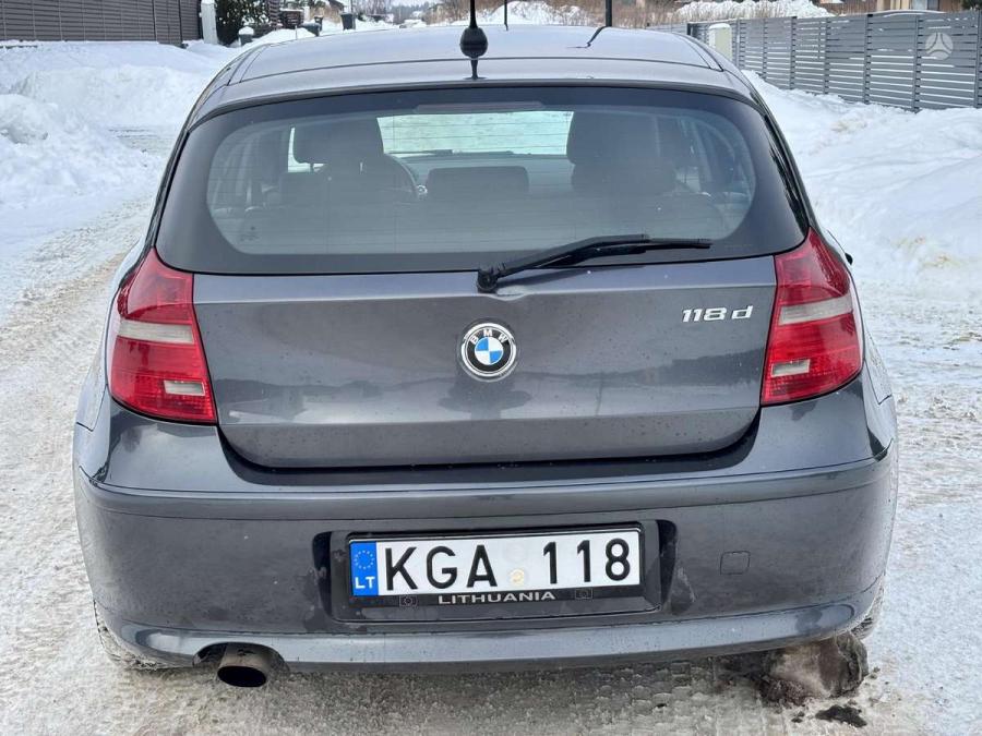Grey BMW 120 2008 in Vilnius, with an engine capacity of 2.00 L and mileage of 250 thousand km for 2900 €, photo 4 on AUTOMOTO.COM.LV