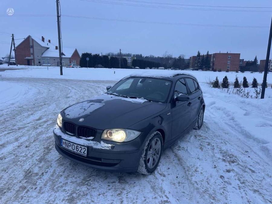 Grey BMW 120 2008 in Kaunas, with an engine capacity of 2.00 L and mileage of 252 thousand km for 2850 €, photo 1 on AUTOMOTO.COM.LV