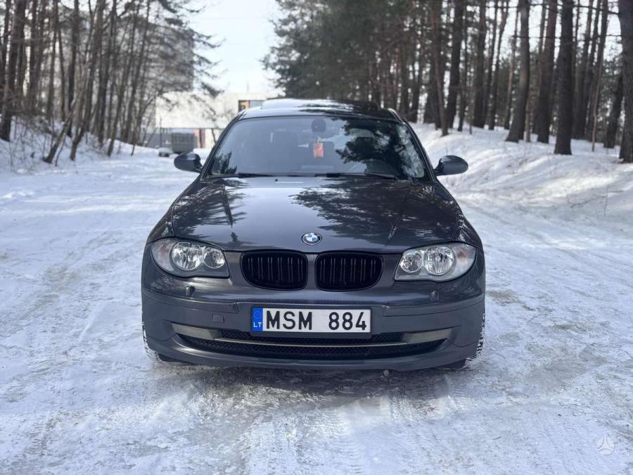 Grey BMW 120 2008 in Vilnius, with an engine capacity of 2.00 L and mileage of 360 thousand km for 3999 €, photo 2 on AUTOMOTO.COM.LV