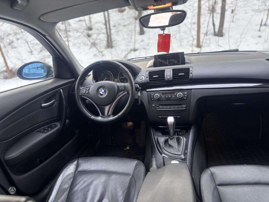 Grey BMW 120 2008 in Vilnius, with an engine capacity of 2.00 L and mileage of 360 thousand km for 3999 €, photo 13 on AUTOMOTO.COM.LV