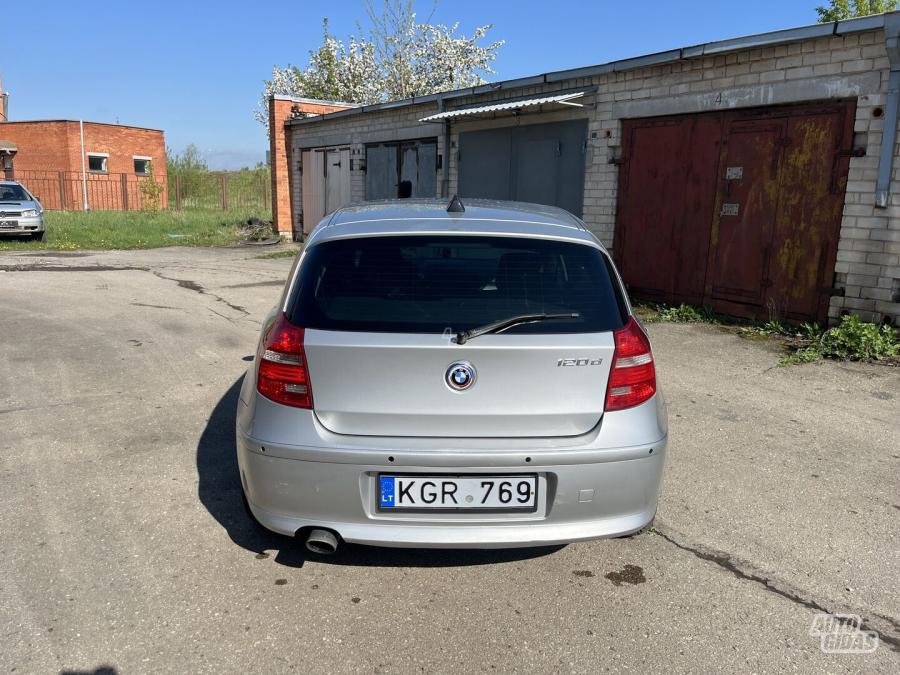 Grey BMW 120 2008 in Panevezys, with an engine capacity of 2.00 L and mileage of 369 thousand km for 2500 €, photo 7 on AUTOMOTO.COM.LV