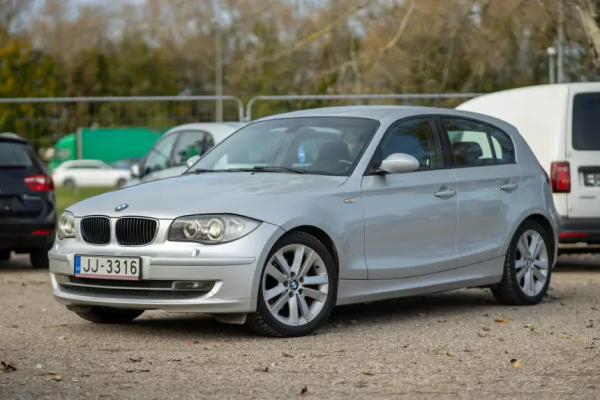 Grey BMW 120 2008 in Liepaja, with an engine capacity of 2.00 L and mileage of 308 thousand km for 4850 €, photo 1 on AUTOMOTO.COM.LV