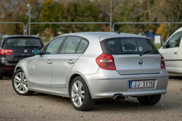 Grey BMW 120 2008 in Liepaja, with an engine capacity of 2.00 L and mileage of 308 thousand km for 4850 €, photo 2 on AUTOMOTO.COM.LV