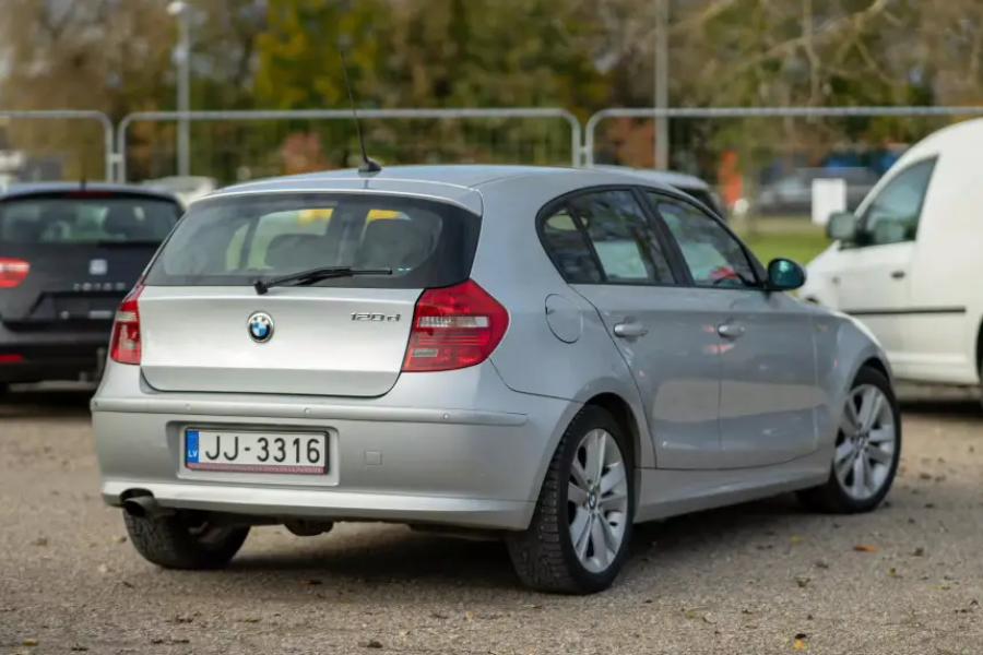Pelēks BMW 120 2008 Liepāja, ar dzinēja tilpumu 2.00 L un nobraukumu 308 tūkst. km par 4850 €, foto 5 vietnē AUTOMOTO.COM.LV