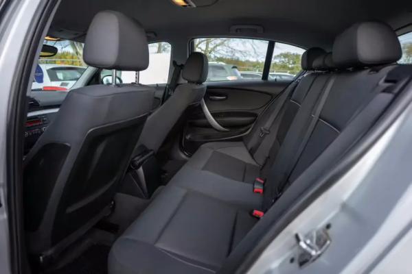Grey BMW 120 2008 in Liepaja, with an engine capacity of 2.00 L and mileage of 308 thousand km for 4850 €, photo 10 on AUTOMOTO.COM.LV
