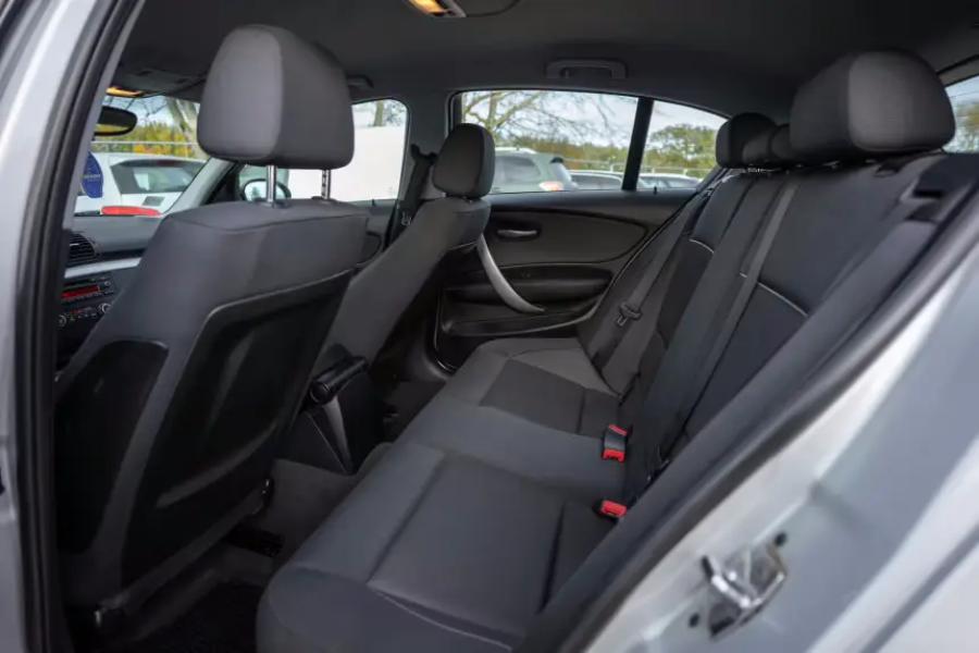 Pelēks BMW 120 2008 Liepāja, ar dzinēja tilpumu 2.00 L un nobraukumu 308 tūkst. km par 4850 €, foto 11 vietnē AUTOMOTO.COM.LV
