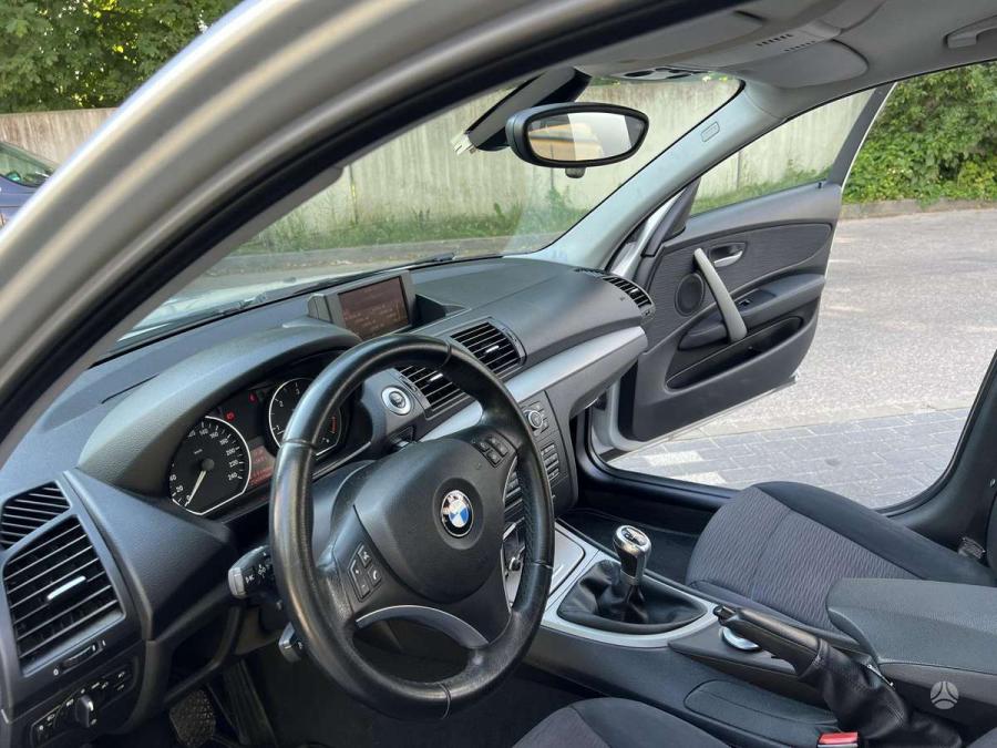 Pelēks BMW 120 2008 Viļņa, ar dzinēja tilpumu 2.00 L un nobraukumu 250 tūkst. km par 2450 €, foto 23 vietnē AUTOMOTO.COM.LV