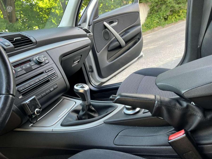 Pelēks BMW 120 2008 Viļņa, ar dzinēja tilpumu 2.00 L un nobraukumu 250 tūkst. km par 2450 €, foto 25 vietnē AUTOMOTO.COM.LV