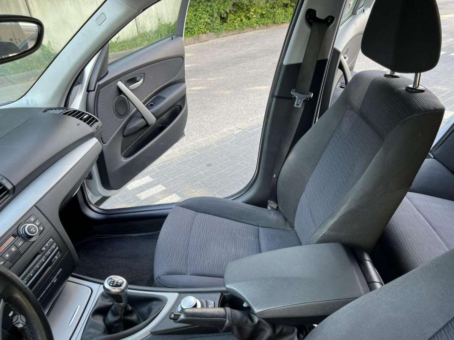 Pelēks BMW 120 2008 Viļņa, ar dzinēja tilpumu 2.00 L un nobraukumu 250 tūkst. km par 2450 €, foto 32 vietnē AUTOMOTO.COM.LV