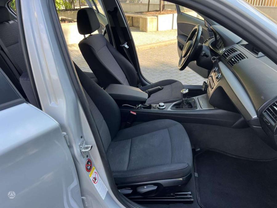 Pelēks BMW 120 2008 Viļņa, ar dzinēja tilpumu 2.00 L un nobraukumu 250 tūkst. km par 2450 €, foto 33 vietnē AUTOMOTO.COM.LV