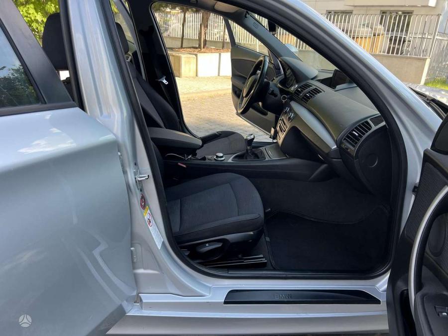Pelēks BMW 120 2008 Viļņa, ar dzinēja tilpumu 2.00 L un nobraukumu 250 tūkst. km par 2450 €, foto 34 vietnē AUTOMOTO.COM.LV
