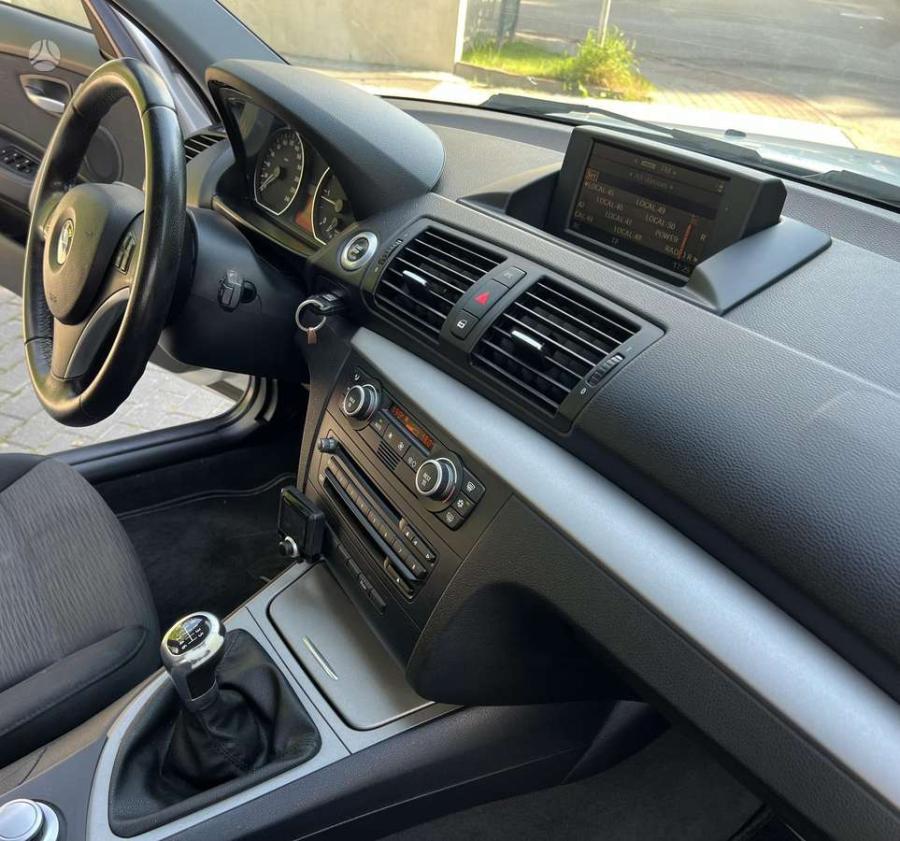 Pelēks BMW 120 2008 Viļņa, ar dzinēja tilpumu 2.00 L un nobraukumu 250 tūkst. km par 2450 €, foto 36 vietnē AUTOMOTO.COM.LV