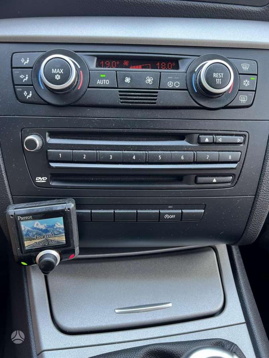 Pelēks BMW 120 2008 Viļņa, ar dzinēja tilpumu 2.00 L un nobraukumu 250 tūkst. km par 2450 €, foto 38 vietnē AUTOMOTO.COM.LV