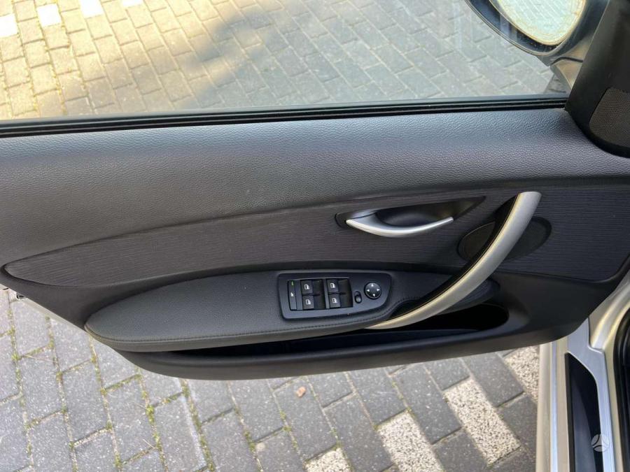 Pelēks BMW 120 2008 Viļņa, ar dzinēja tilpumu 2.00 L un nobraukumu 250 tūkst. km par 2450 €, foto 43 vietnē AUTOMOTO.COM.LV