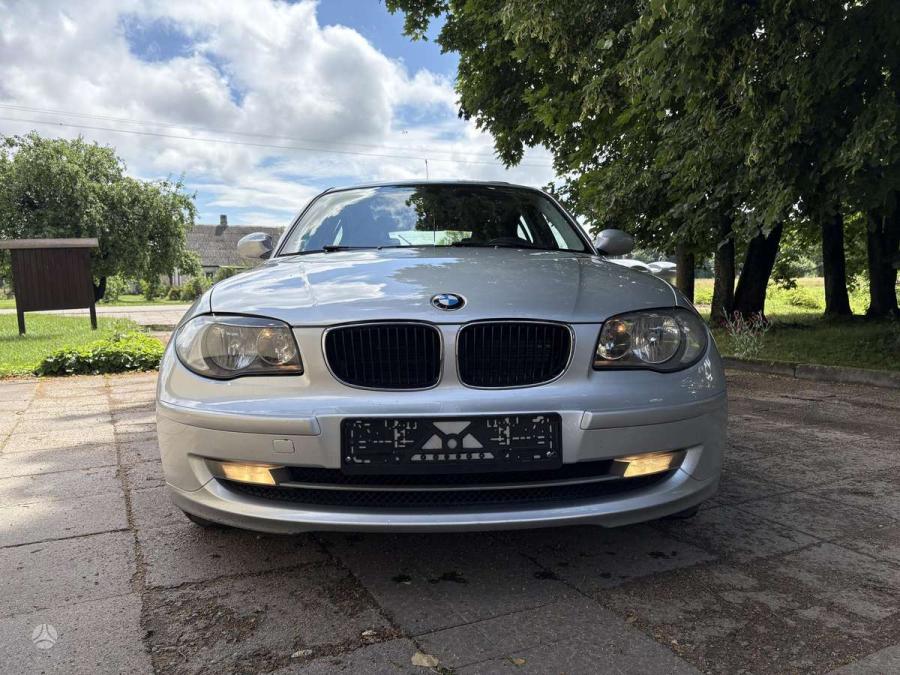 Grey BMW 120 2008 in Birstonas, with an engine capacity of 2.00 L and mileage of 271 thousand km for 3299 €, photo 12 on AUTOMOTO.COM.LV
