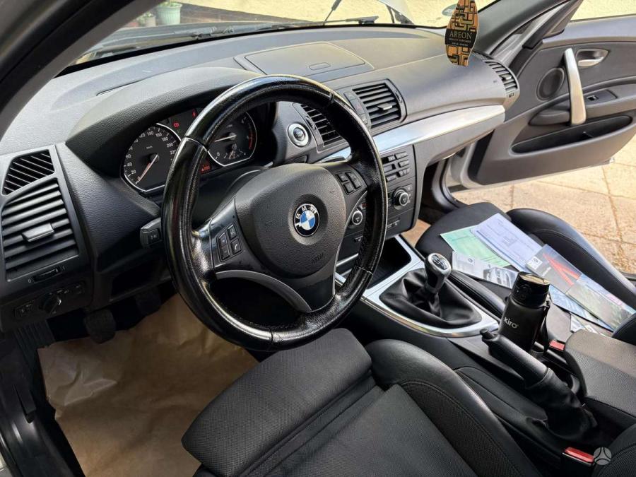 Grey BMW 120 2008 in Birstonas, with an engine capacity of 2.00 L and mileage of 271 thousand km for 3299 €, photo 22 on AUTOMOTO.COM.LV