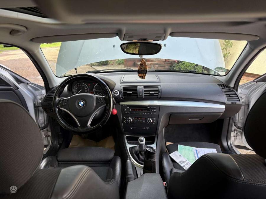 Grey BMW 120 2008 in Birstonas, with an engine capacity of 2.00 L and mileage of 271 thousand km for 3299 €, photo 23 on AUTOMOTO.COM.LV