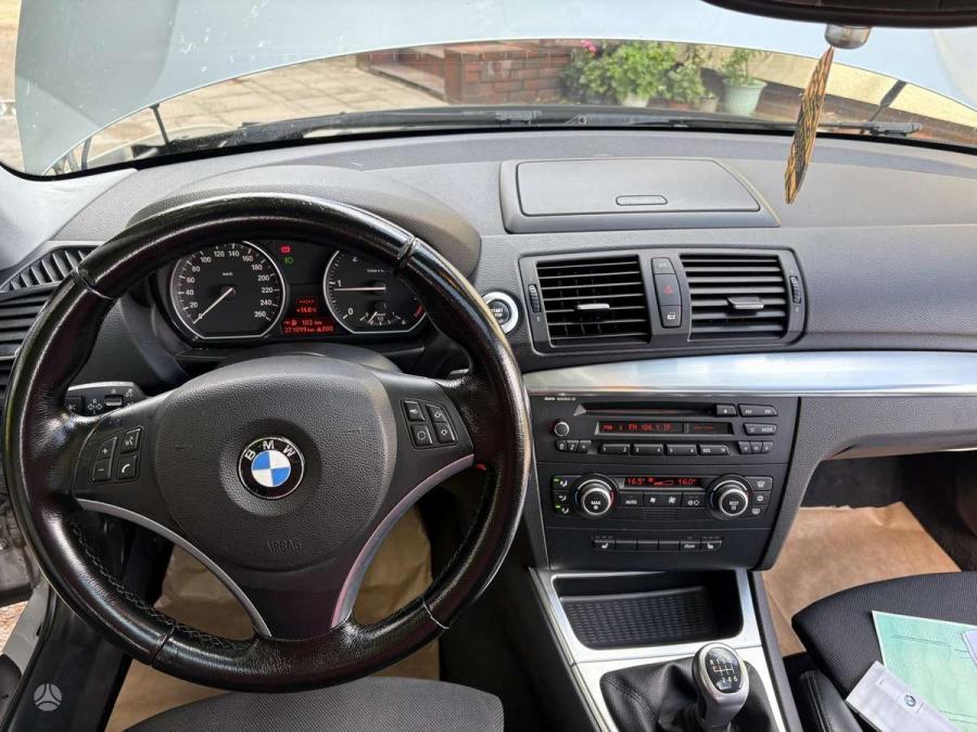 Grey BMW 120 2008 in Birstonas, with an engine capacity of 2.00 L and mileage of 271 thousand km for 3299 €, photo 24 on AUTOMOTO.COM.LV