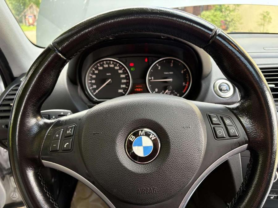 Grey BMW 120 2008 in Birstonas, with an engine capacity of 2.00 L and mileage of 271 thousand km for 3299 €, photo 25 on AUTOMOTO.COM.LV
