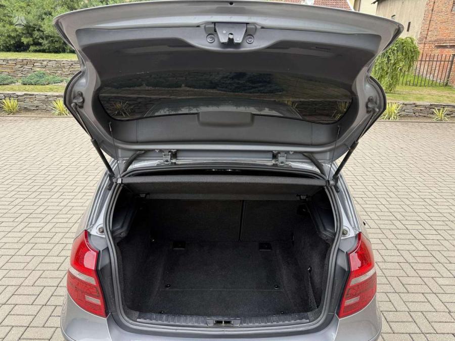 Pelēks BMW 120 2008 Kėdainiai, ar dzinēja tilpumu 2.00 L un nobraukumu 285 tūkst. km par 3700 €, foto 21 vietnē AUTOMOTO.COM.LV
