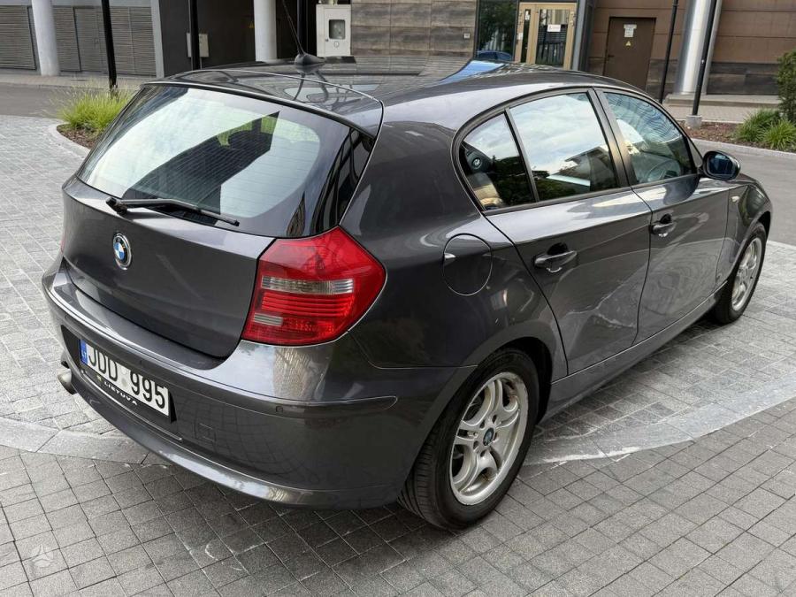 Pelēks BMW 120 2008 Viļņa, ar dzinēja tilpumu 2.00 L un nobraukumu 280 tūkst. km par 3300 €, foto 4 vietnē AUTOMOTO.COM.LV