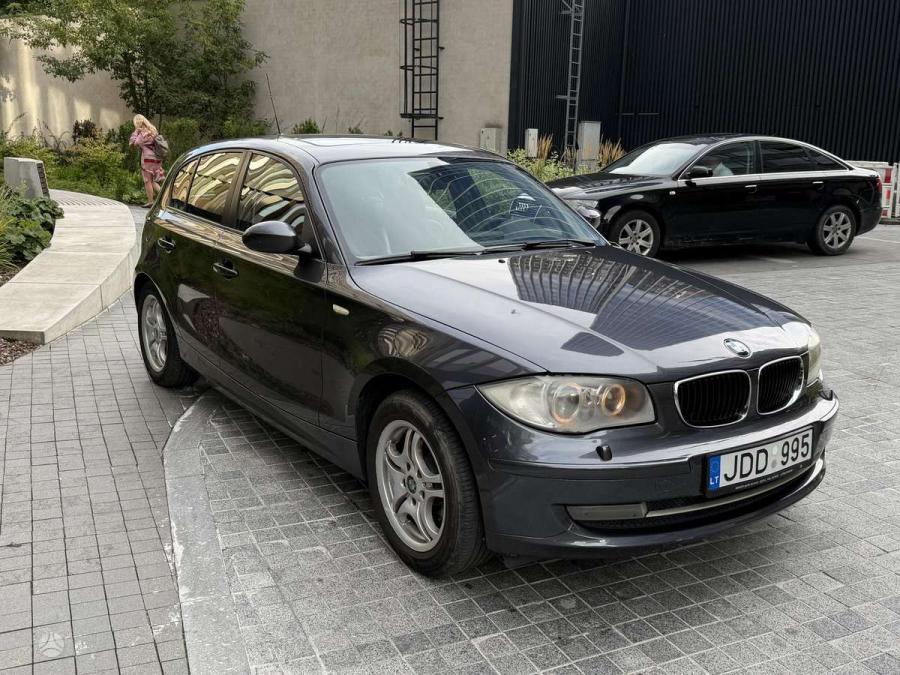 Pelēks BMW 120 2008 Viļņa, ar dzinēja tilpumu 2.00 L un nobraukumu 280 tūkst. km par 3300 €, foto 5 vietnē AUTOMOTO.COM.LV