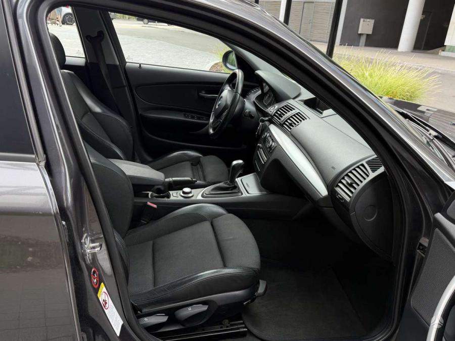 Pelēks BMW 120 2008 Viļņa, ar dzinēja tilpumu 2.00 L un nobraukumu 280 tūkst. km par 3300 €, foto 7 vietnē AUTOMOTO.COM.LV