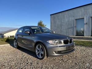 Pelēks BMW 120 2009 Alīta, ar dzinēja tilpumu 2.00 L un nobraukumu 234 tūkst. km par 3800 €, foto 2 vietnē AUTOMOTO.COM.LV
