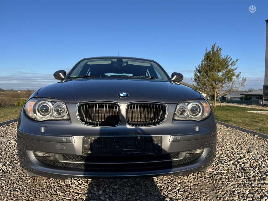Pelēks BMW 120 2009 Alīta, ar dzinēja tilpumu 2.00 L un nobraukumu 234 tūkst. km par 3800 €, foto 4 vietnē AUTOMOTO.COM.LV