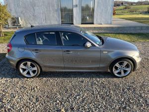 Pelēks BMW 120 2009 Alīta, ar dzinēja tilpumu 2.00 L un nobraukumu 234 tūkst. km par 3800 €, foto 14 vietnē AUTOMOTO.COM.LV