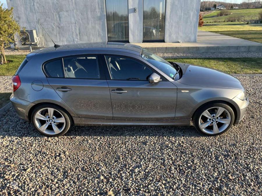 Pelēks BMW 120 2009 Alīta, ar dzinēja tilpumu 2.00 L un nobraukumu 234 tūkst. km par 3800 €, foto 14 vietnē AUTOMOTO.COM.LV