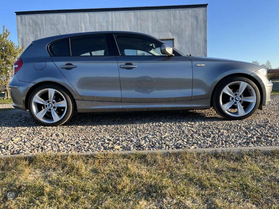 Pelēks BMW 120 2009 Alīta, ar dzinēja tilpumu 2.00 L un nobraukumu 234 tūkst. km par 3800 €, foto 15 vietnē AUTOMOTO.COM.LV