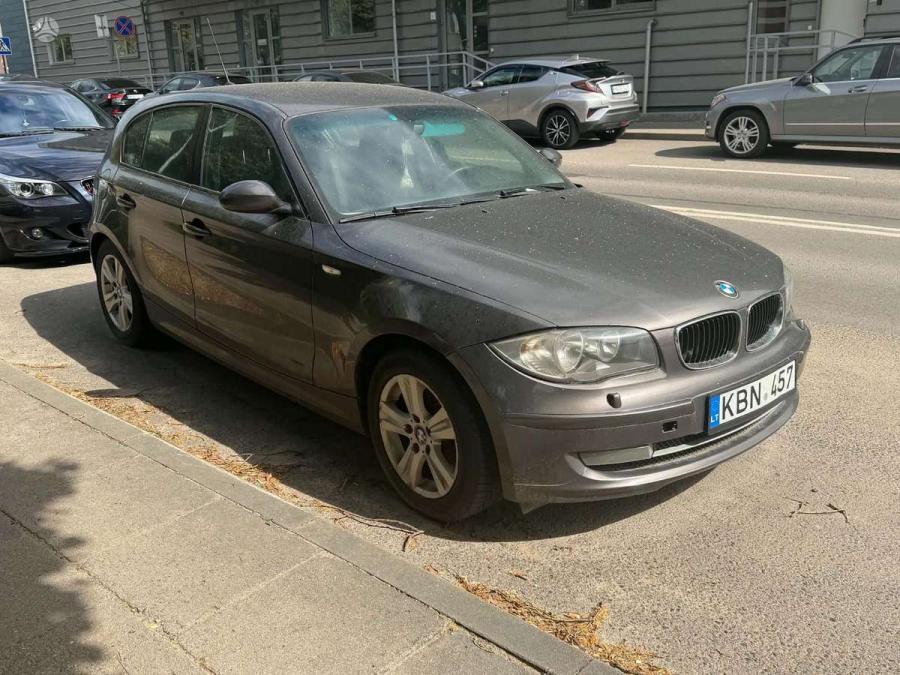 Grey BMW 120 2009 in Vilnius, with an engine capacity of 2.00 L and mileage of 180 thousand km for 850 €, photo 1 on AUTOMOTO.COM.LV