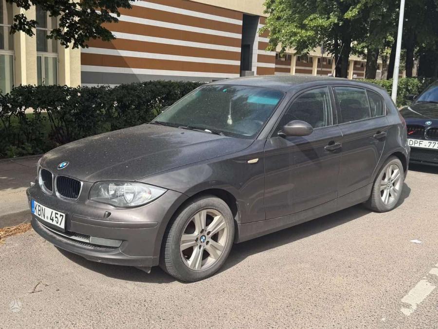 Grey BMW 120 2009 in Vilnius, with an engine capacity of 2.00 L and mileage of 180 thousand km for 850 €, photo 3 on AUTOMOTO.COM.LV