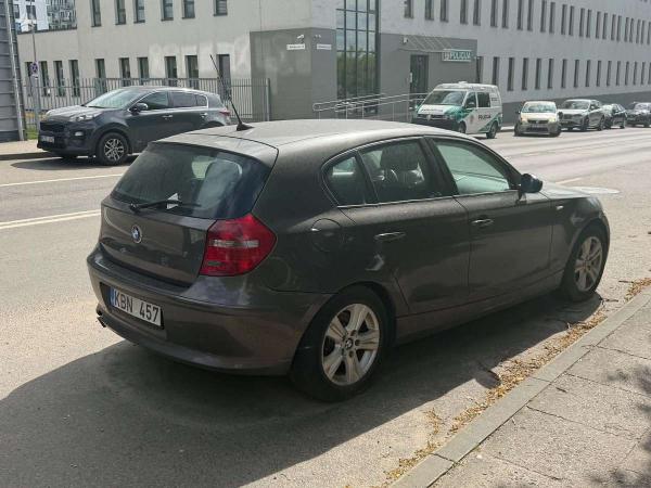 Grey BMW 120 2009 in Vilnius, with an engine capacity of 2.00 L and mileage of 180 thousand km for 850 €, photo 3 on AUTOMOTO.COM.LV
