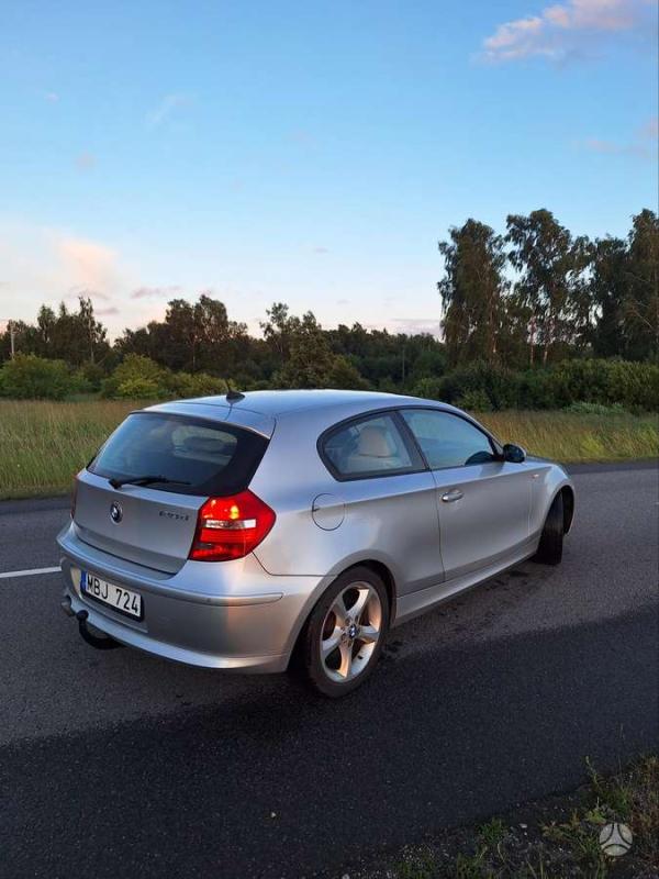 Grey BMW 120 2009 in Radviliskis, with an engine capacity of 2.00 L and mileage of 328 thousand km for 2900 €, photo 3 on AUTOMOTO.COM.LV