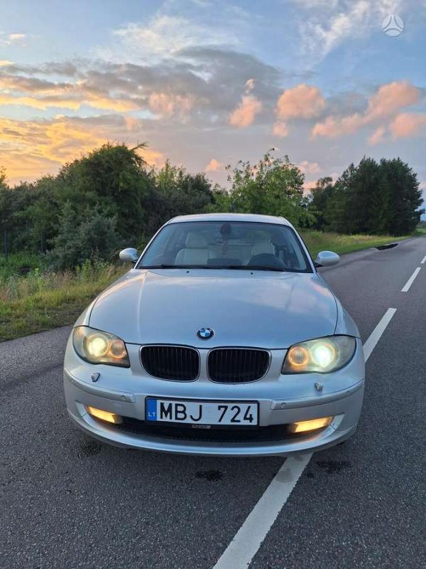Grey BMW 120 2009 in Radviliskis, with an engine capacity of 2.00 L and mileage of 328 thousand km for 2900 €, photo 9 on AUTOMOTO.COM.LV