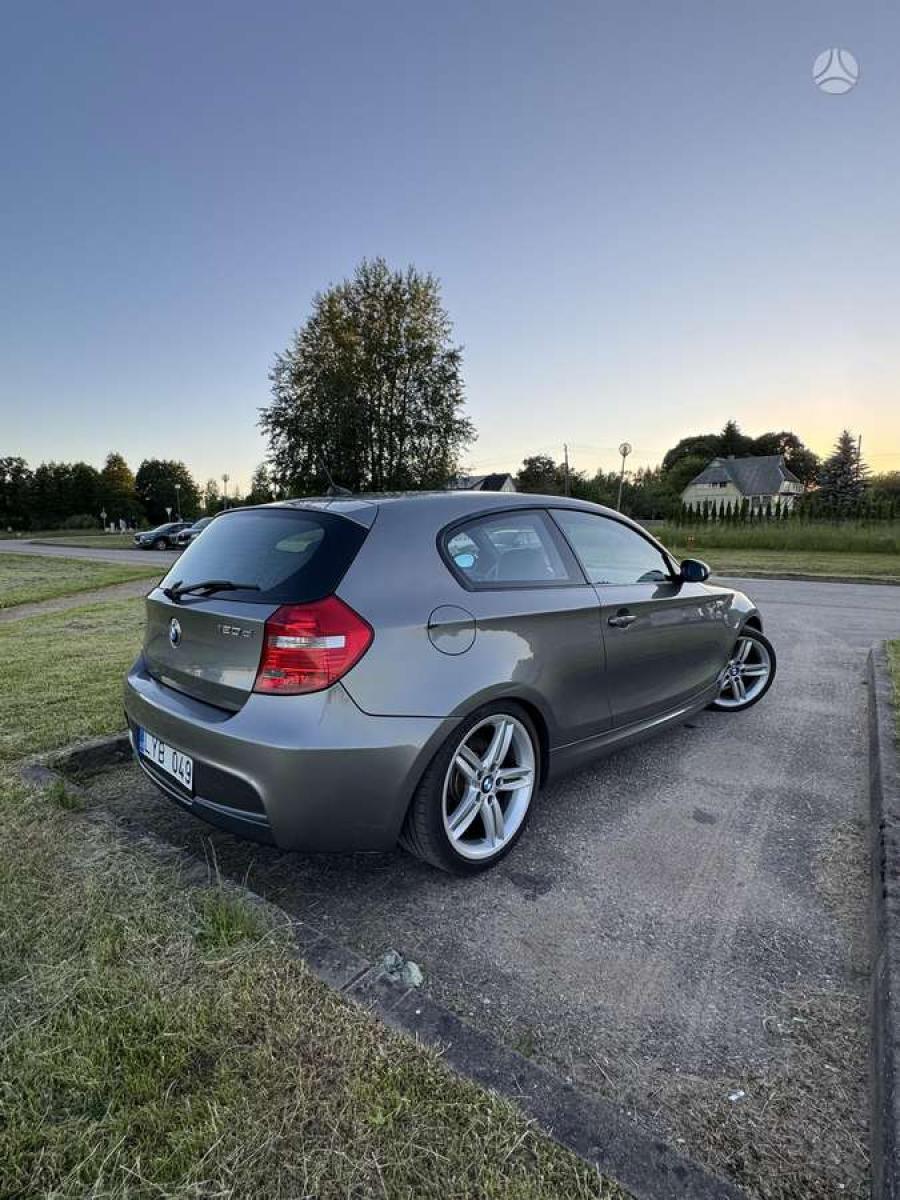 Grey BMW 120 2009 in Vilnius, with an engine capacity of 2.00 L and mileage of 241 thousand km for 3350 €, photo 5 on AUTOMOTO.COM.LV