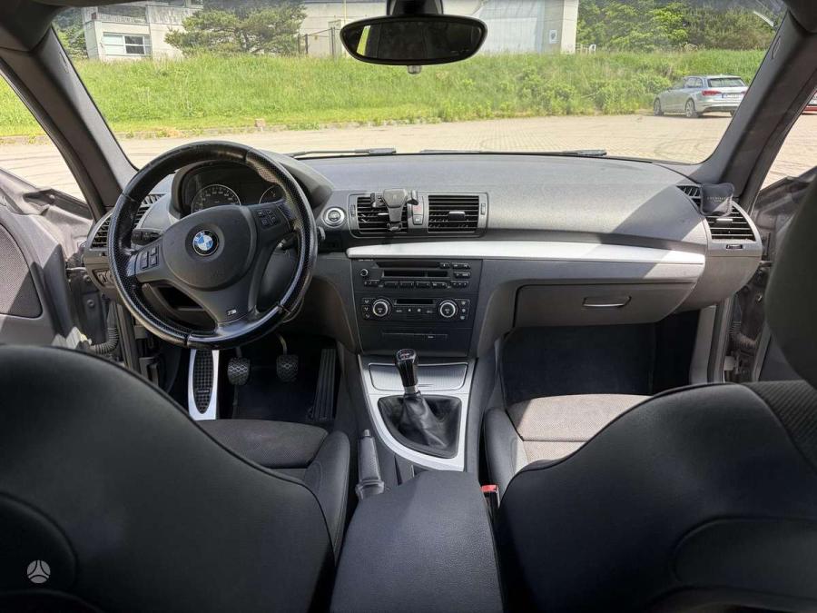 Grey BMW 120 2009 in Vilnius, with an engine capacity of 2.00 L and mileage of 241 thousand km for 3350 €, photo 10 on AUTOMOTO.COM.LV