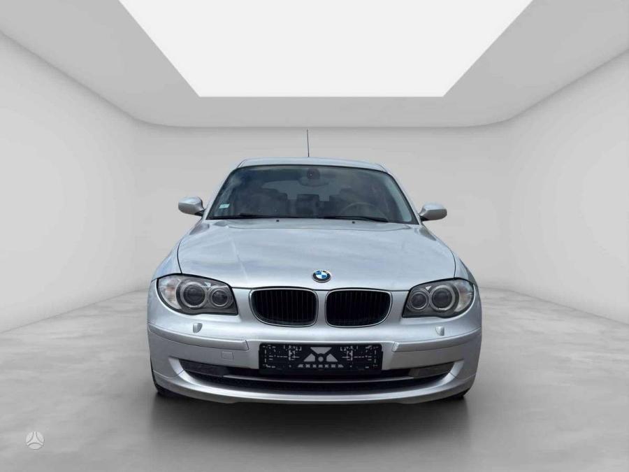 Grey BMW 120 2010 in Kaunas, with an engine capacity of 2.00 L and mileage of 314 thousand km for 4790 €, photo 3 on AUTOMOTO.COM.LV